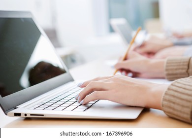 203,644 Person writing on computer Images, Stock Photos & Vectors ...