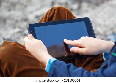 23,649 Kid tablet screen Images, Stock Photos & Vectors | Shutterstock