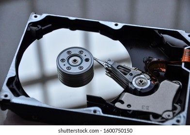 447 Interior of a hard disk drive Images, Stock Photos & Vectors ...