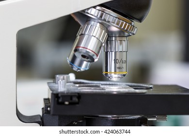 Close Microscope Laboratory Side View Stock Photo 424063744 | Shutterstock