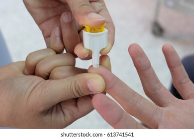 65 Doctor Using Lancelet Images, Stock Photos & Vectors | Shutterstock