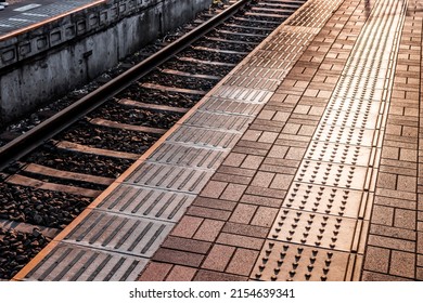 Close Platform Edge Train Metro Station Stock Photo 2154639341 ...