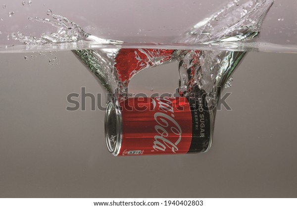 Close View Cans Coca Cola Falling Stock Photo 1940402803 | Shutterstock