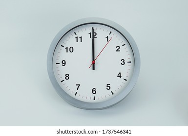 1,409 imágenes de Clock 12 pm - Imágenes, fotos y vectores de stock ...