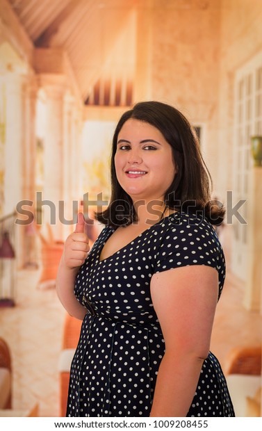 Close Young Plus Size Model Wearing ภาพสต็อก 1009208455 | Shutterstock