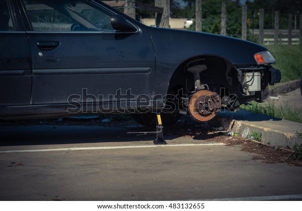 Closeup Car Missing Left Front Wheel Stock Photo 483132655 | Shutterstock