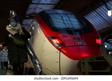390 Modern White Train Front View Stock Photos, Images & Photography ...