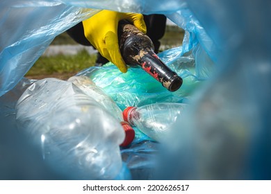 Throwing garbage in water : 6 059 images, photos et images vectorielles ...