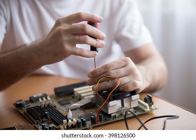 80,786 Fixing computers Images, Stock Photos & Vectors | Shutterstock