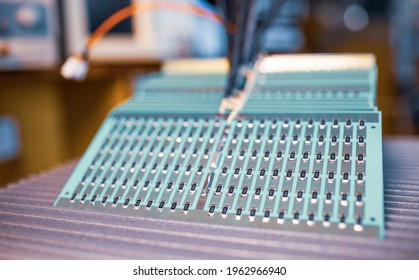 Closeup Side View Panel Smd Resistors Stock Photo 1962966940 | Shutterstock