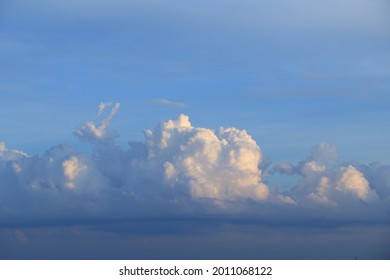 463 Weird shaped clouds in the sky Images, Stock Photos & Vectors ...