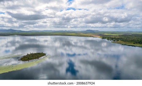 1,472 Mirror like water surface Images, Stock Photos & Vectors ...