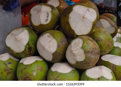 Coconut Drink Stall Stack Coconuts Pasar Stock Photo 1526393399 ...