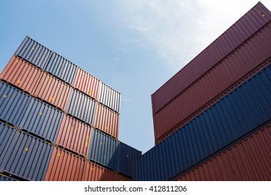 573 Shipping containers southeast asia Images, Stock Photos & Vectors ...