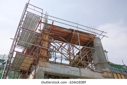 Column Timber Form Work Reinforcement Bar Stock Photo 624618389 ...