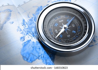 36,092 Compass on blue background Images, Stock Photos & Vectors ...