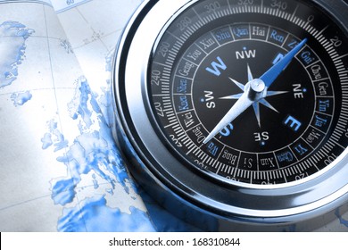 36,092 Compass on blue background Images, Stock Photos & Vectors ...