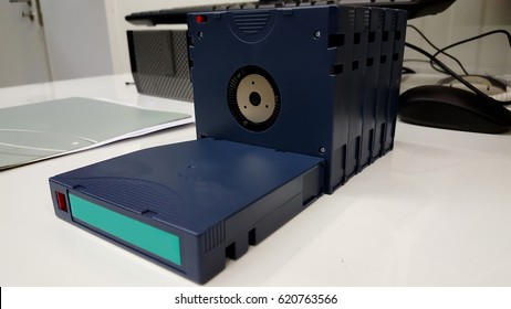 1,309 Tape drive computer Images, Stock Photos & Vectors | Shutterstock