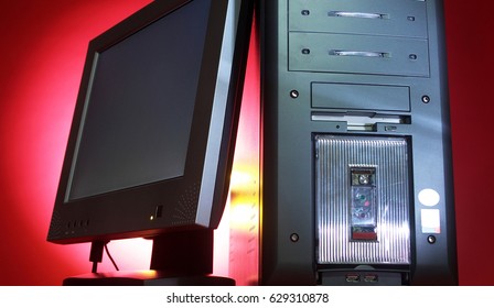 Computer Desktop Stock Photo 629310878 | Shutterstock