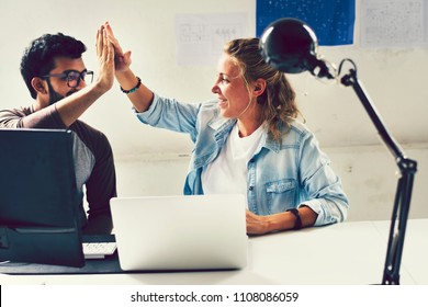 4,313 High five computer Images, Stock Photos & Vectors | Shutterstock