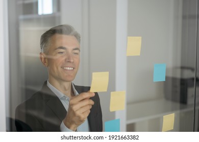 123 People looking at a scrum board Images, Stock Photos & Vectors ...