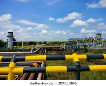 Construction Crude Oil Processing Facility Shows Stock Photo 2037053846 ...