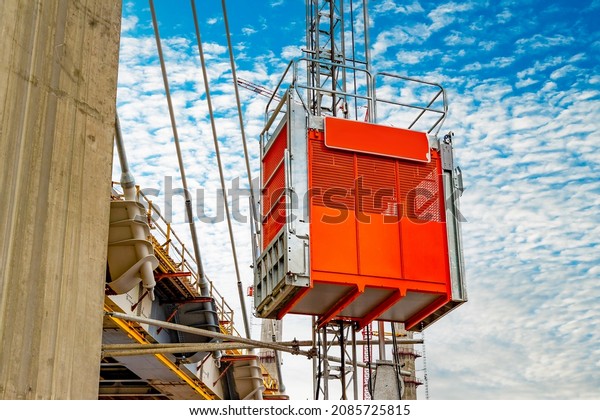 206.514 Lift construction Gambar, Foto Stok & Vektor | Shutterstock