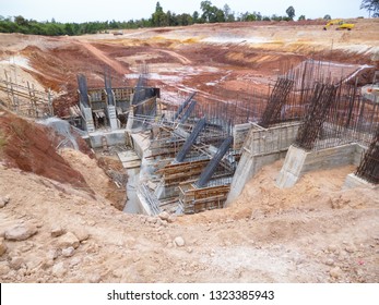 Construction Retaining Wall Irrigation Structure Counterfort Stock ...