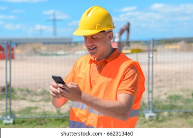 26,846 Construction worker texting 이미지, 스톡 사진 및 벡터 | Shutterstock