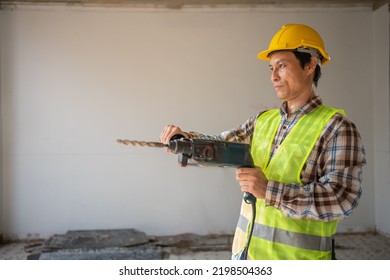 3,437 Worker using drill machine Images, Stock Photos & Vectors ...