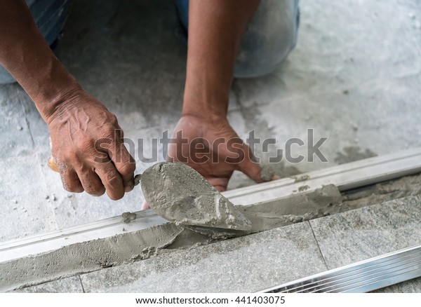 Construction Worker Using Trowel Masons Float Foto de stock 441403075 ...