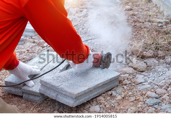 Construction Workers Use Tools Cut Bricks Stock Photo 1914005815 ...