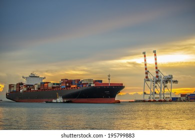 Container Ship Stock Photo 195799883 | Shutterstock