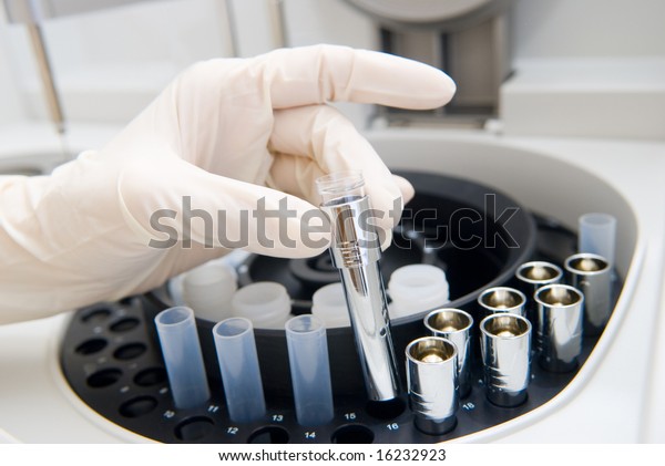 Container Tubes Biochemical Analyzer 스톡 사진(지금 편집) 16232923