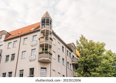 51 Small Old Fashioned Brick Apartment Building Images, Stock Photos ...