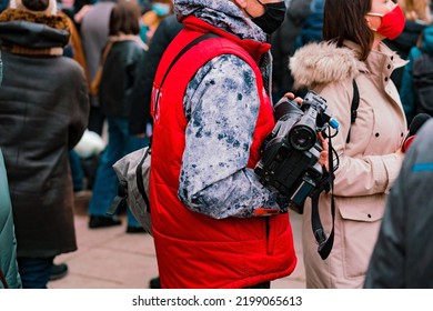 3,419 Media reporter in a crowd Images, Stock Photos & Vectors ...