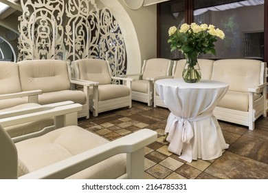 4,979 Restaurant waiting room Images, Stock Photos & Vectors | Shutterstock