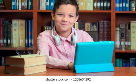 Smiling Student Girl Using Computer Library Stock Photo 447621451 ...