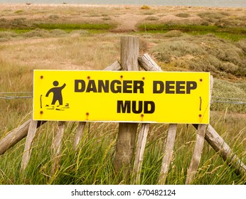 41 Deep mud warning sign Images, Stock Photos & Vectors | Shutterstock