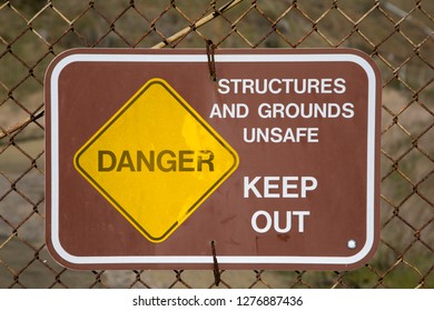 288 Unsafe structure sign Images, Stock Photos & Vectors | Shutterstock