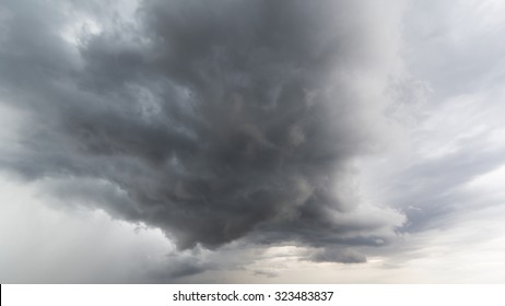 Dark Clouds Before Storm Stock Photo 323483837 | Shutterstock