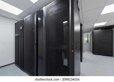 1,000 Empty server rack Images, Stock Photos & Vectors | Shutterstock