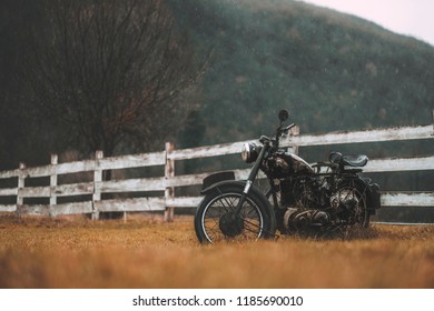 Dead Motorcycle On Empty Fields Foto stock 1185690010 | Shutterstock