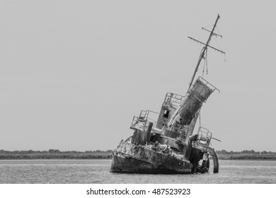 Dead Ship Stock Photo 487523923 | Shutterstock