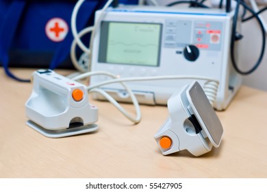 5,512 Heart defibrillator Images, Stock Photos & Vectors | Shutterstock