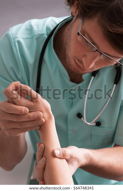 3 907 рез. по запросу «Skin rash doctor» — изображения, стоковые ...