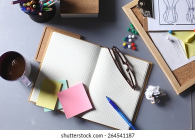 889,540 Office table papers Images, Stock Photos & Vectors | Shutterstock