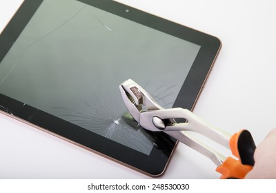 113 Cracked Ipad Images, Stock Photos & Vectors | Shutterstock