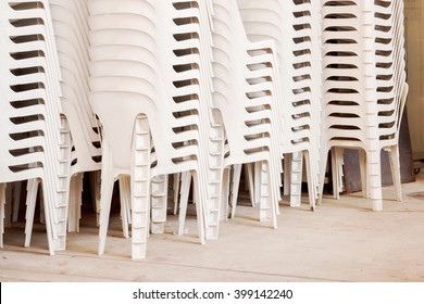2,628 imágenes de Stack of plastic chairs - Imágenes, fotos y vectores ...