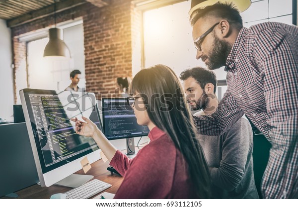 Phát Triển Các Công Nghệ Lập Trình Và Mã Hóa Thiết Kế Website Lập Trình Viên Làm Việc Trong